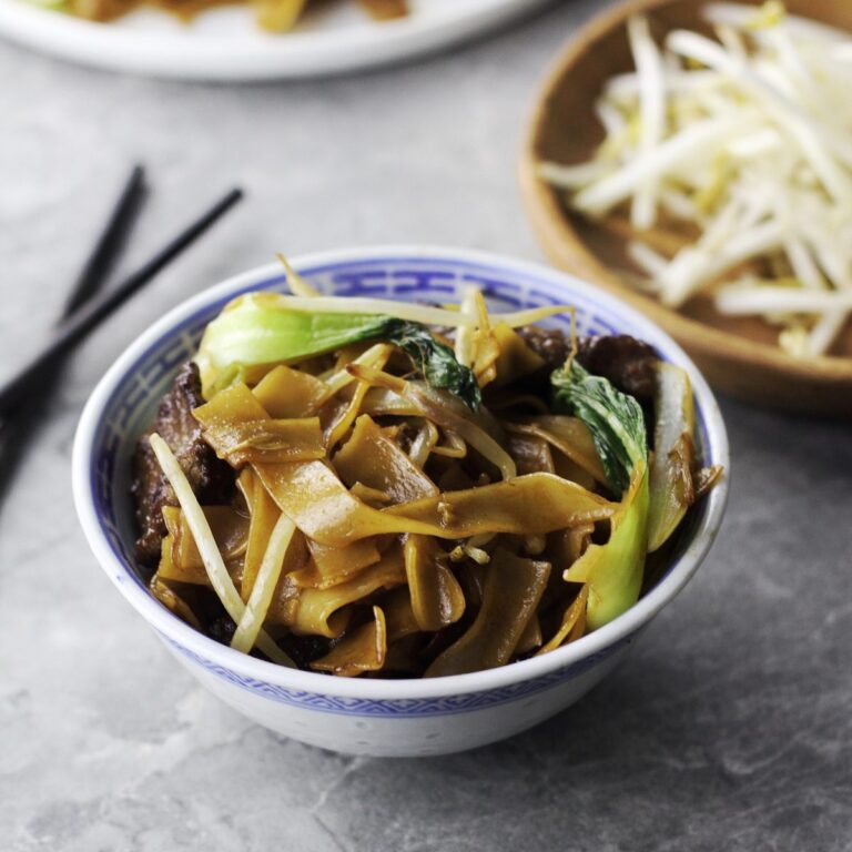 Beef Chow Fun (Stir-Fried Wide Rice Noodles) - Couple Eats Food